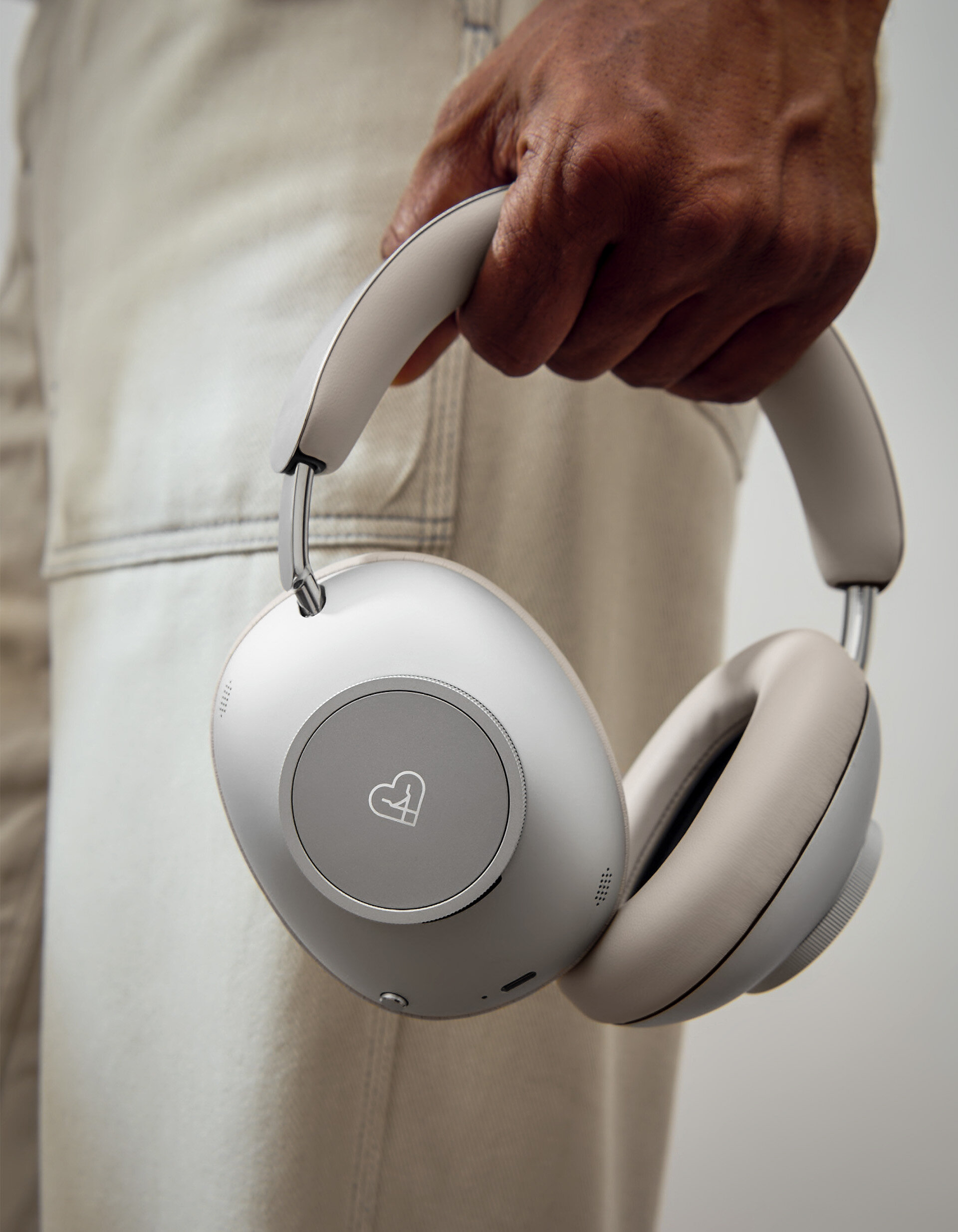 Leo Headphones - LOEWE